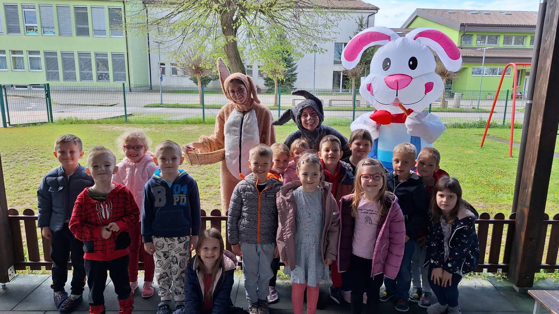 TRIJE ZAJČKI SO OBISKALI VRTEC KRIŽEVCI | Občina Križevci | MojaObčina.si