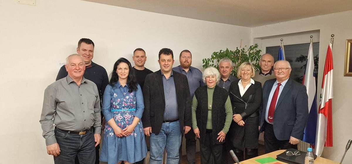 Na ustanovni seji prisegel novi župan mag. Franc Glušič | Občina Mokronog-Trebelno | MojaObčina.si