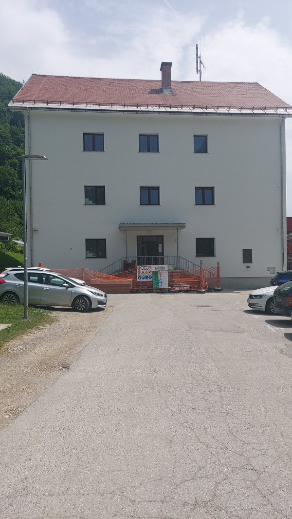 Kulturni dom na Hrušici z novo podobo | Občina Jesenice | MojaObčina.si