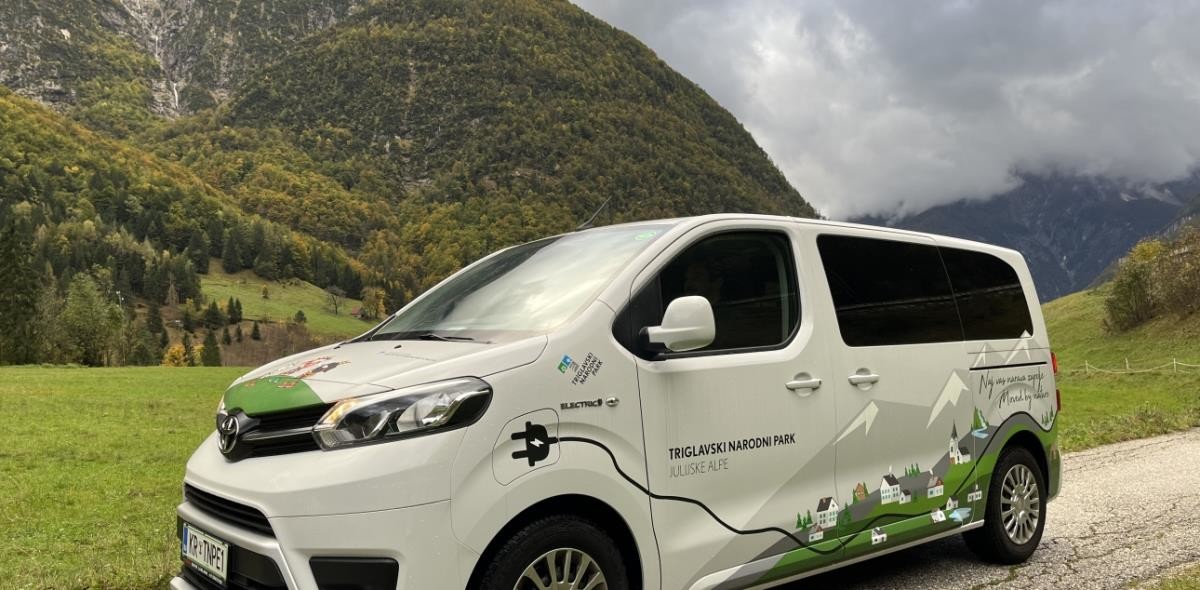 Linijski prevozi z električnim kombijem na klic | Občina Bovec ...