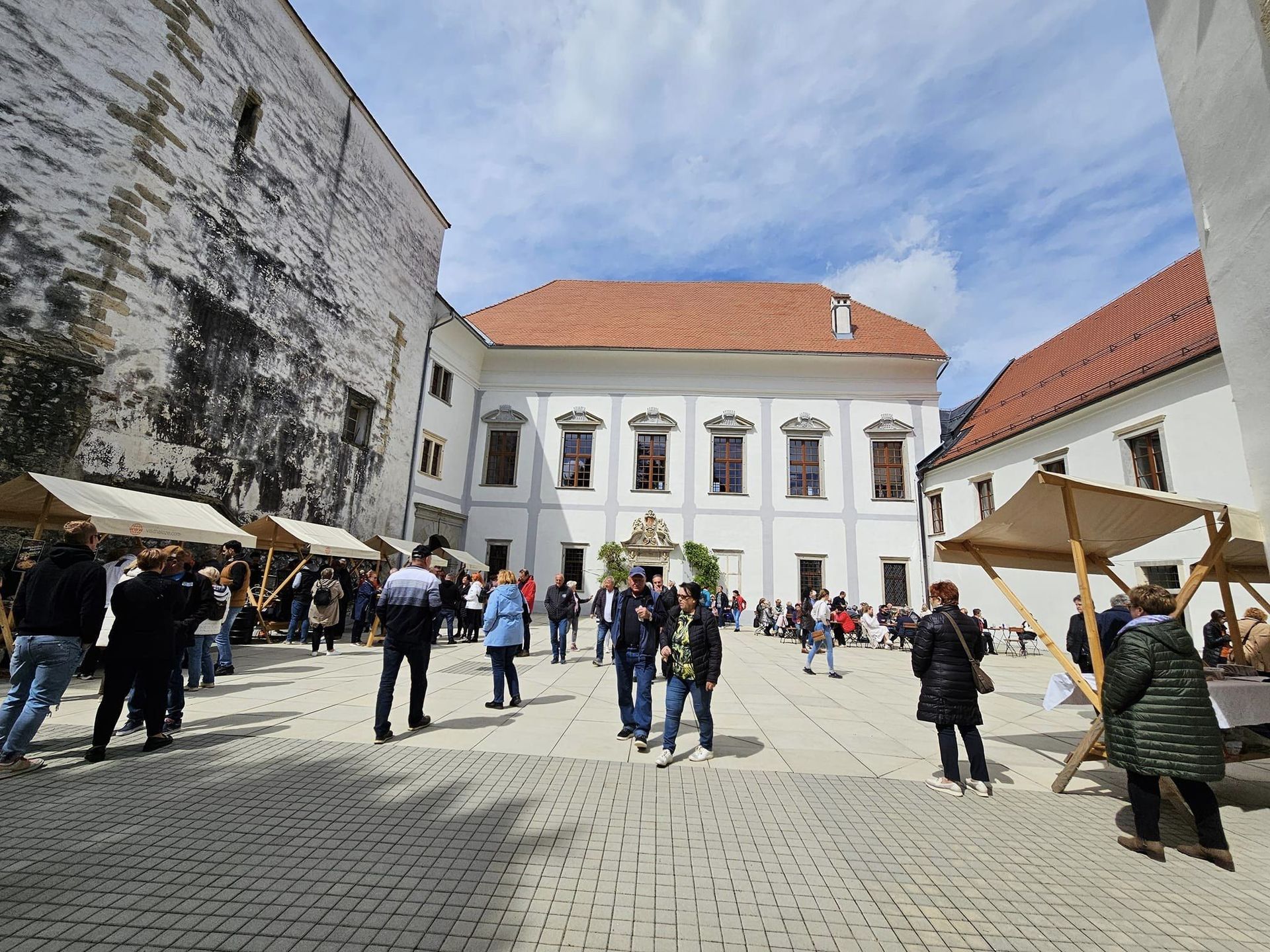 Odličen obisk na dnevu odprtih vrat gradu Borl | Občina Cirkulane ...