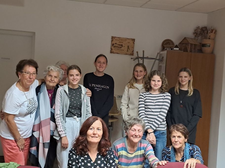 Na obisku pri Žirovskih vrtnicah | Občina Žiri | MojaObčina.si