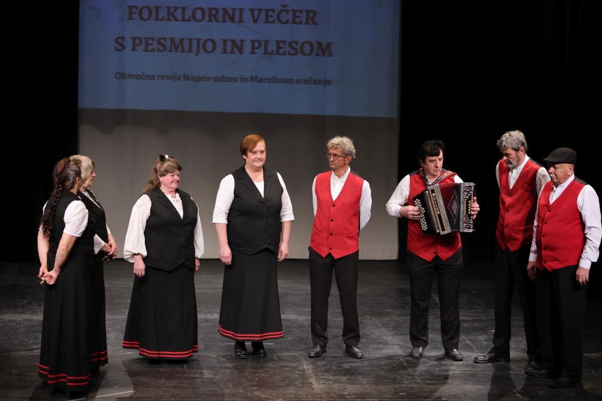 Folklorni večer s pesmijo in plesom | Občina Mokronog-Trebelno | MojaObčina.si