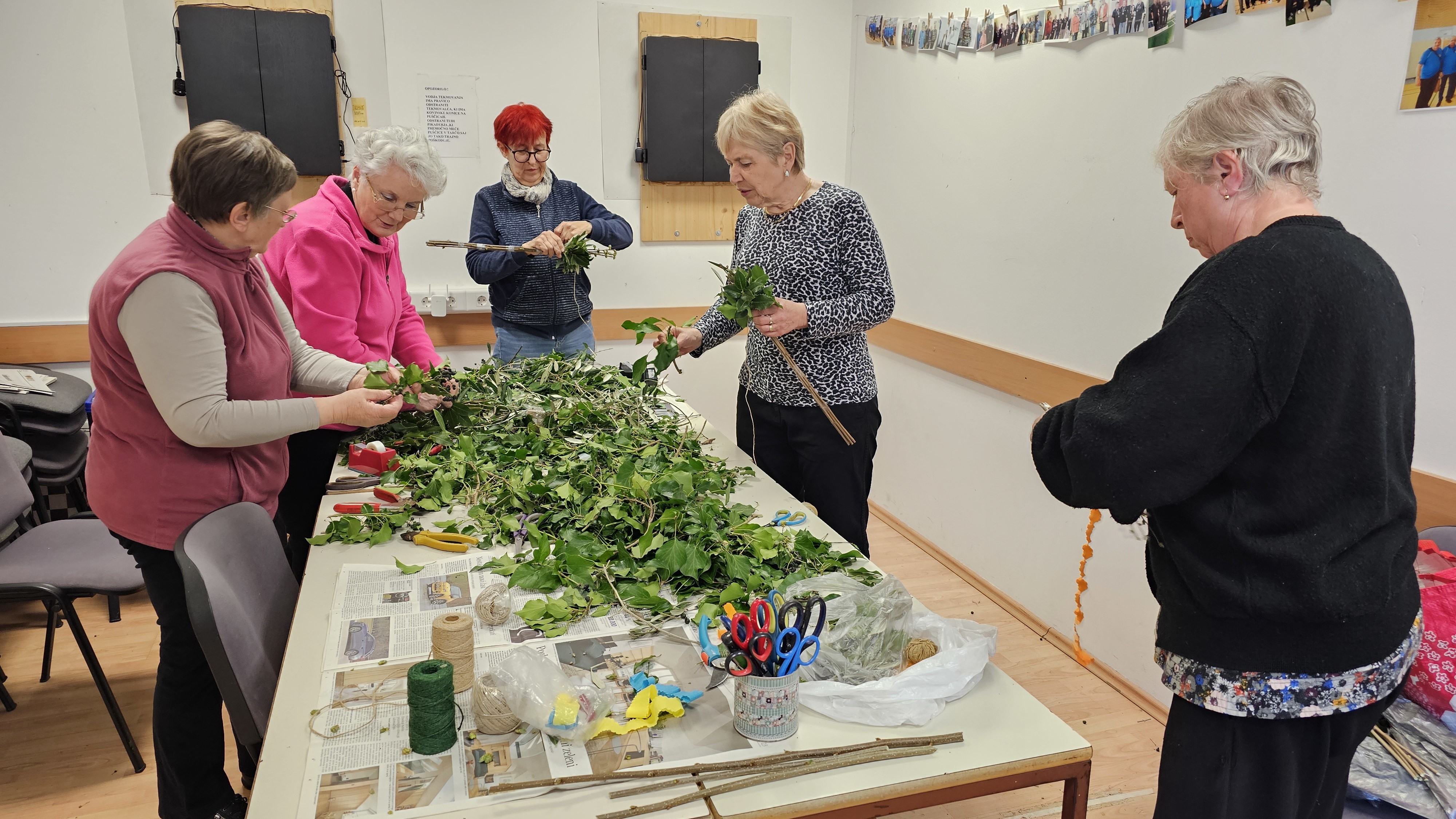 Izdelava Velikonočnih voščilnic in butaric | Občina Vrhnika | MojaObčina.si