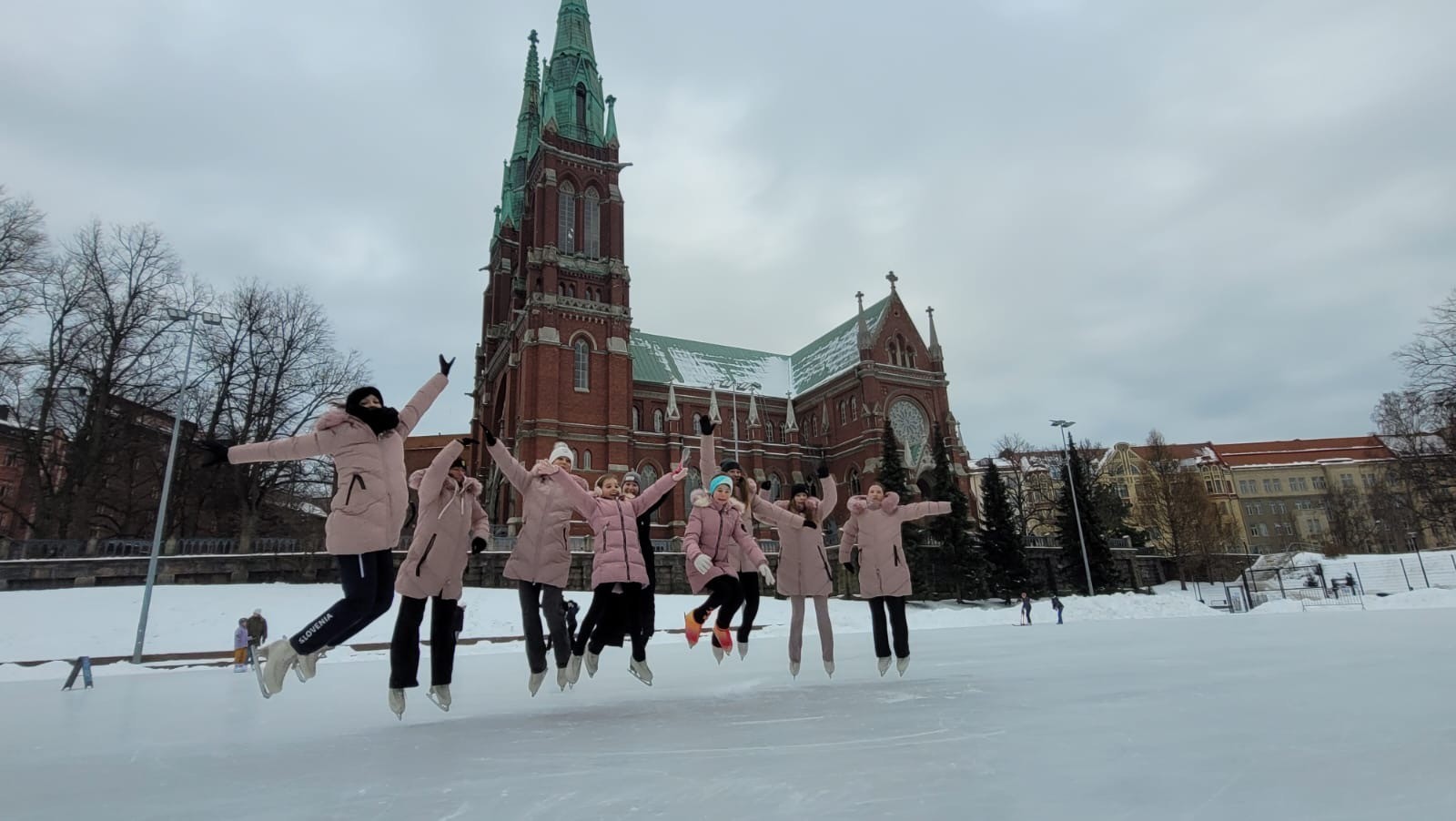 Drsalni klub Labod Bled na izobraževanju in pripravah na Finskem ...