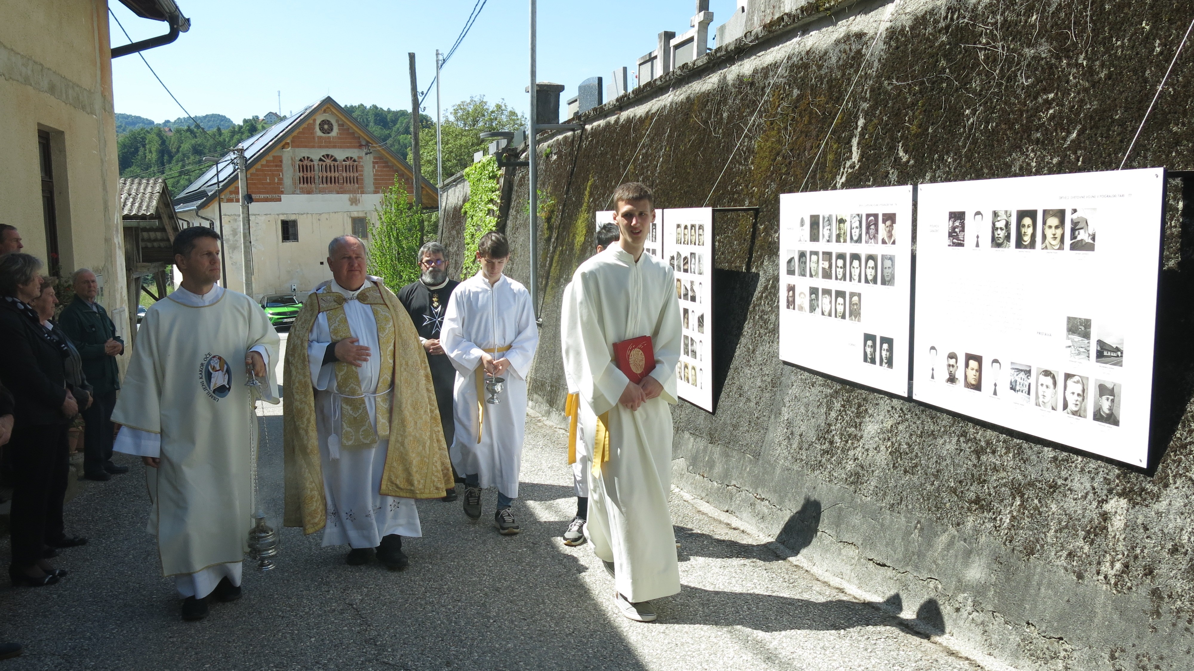 Spominska slovesnost ob 80. obletnici konca druge svetovne vojne v Polhovem Gradcu | Občina ...