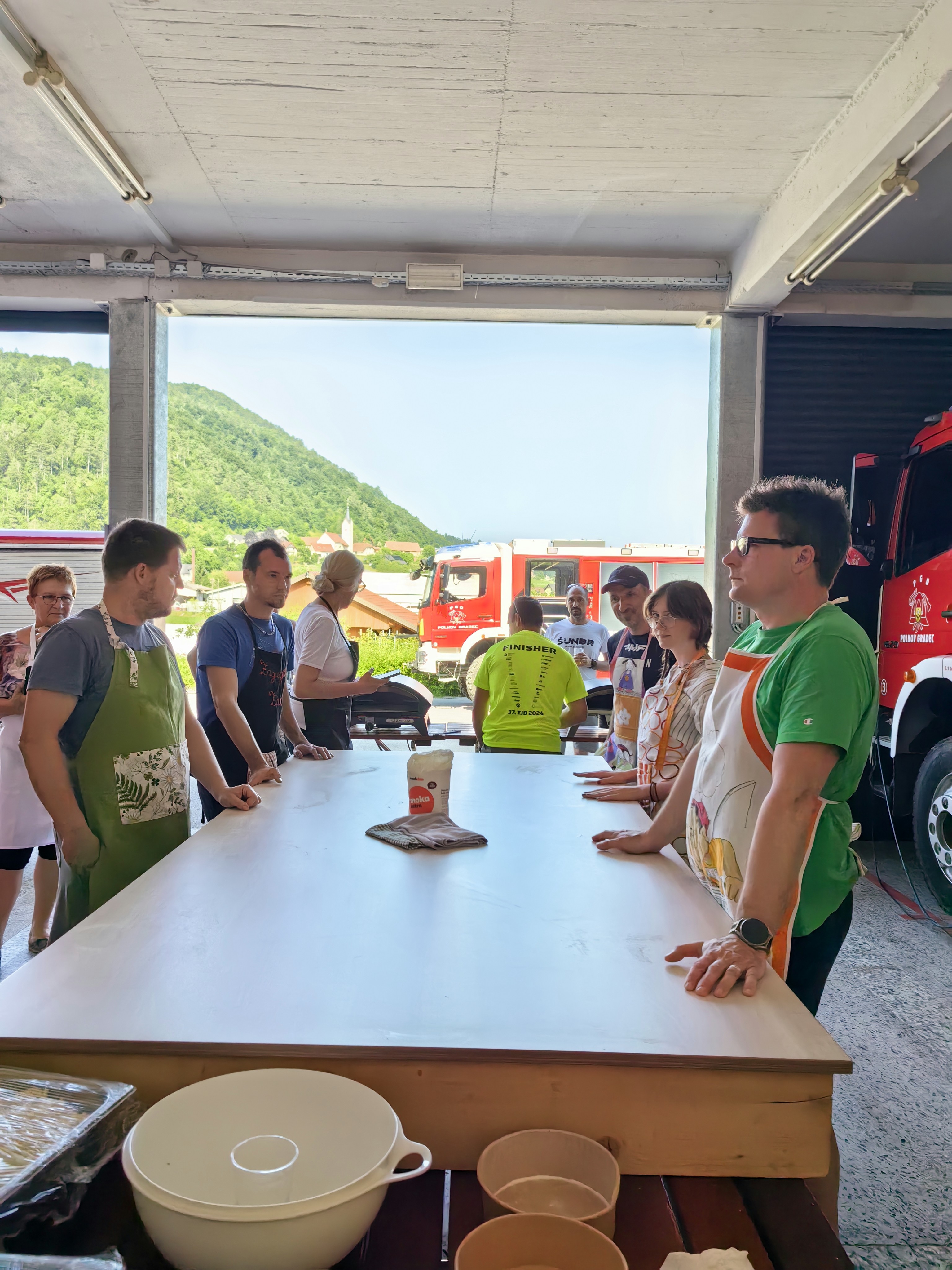 Peka napolitanskih pic v Polhovem Gradcu | Občina Dobrova-Polhov Gradec | MojaObčina.si