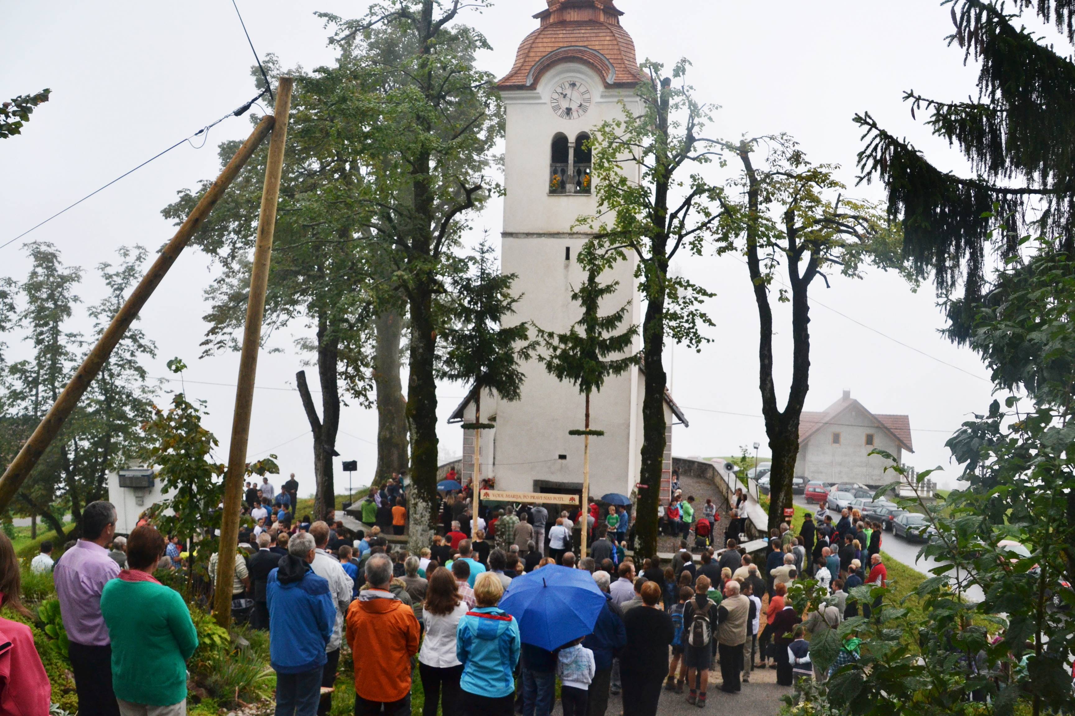 Blagoslov obnovljenega zvonika | Občina Vrhnika | MojaObčina.si