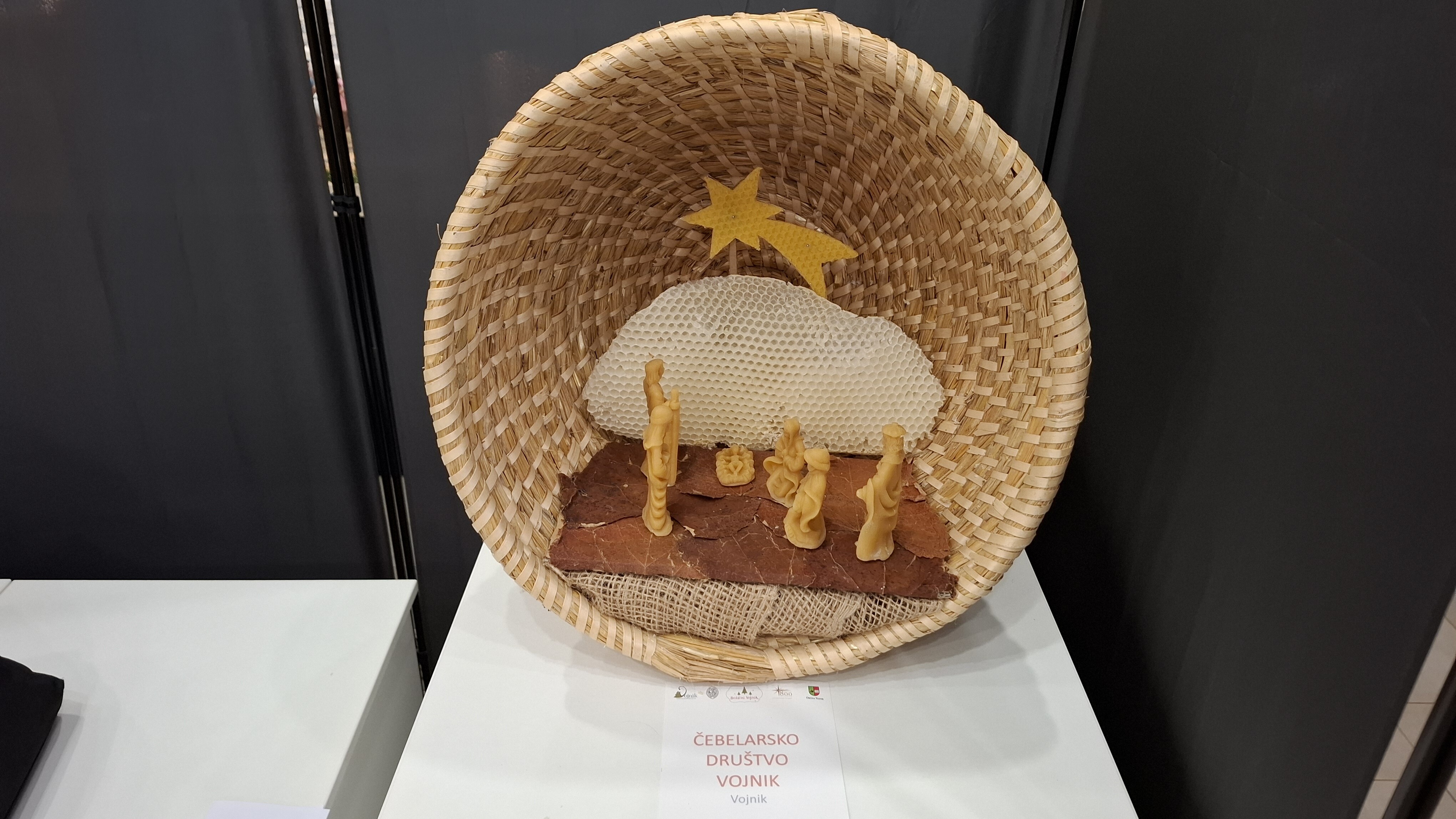 Jaslice Čebelarskega društva Vojnik na razstavi Božičnega vojnika ...