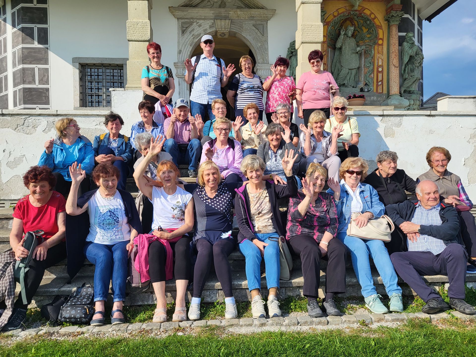 POPOLDANSKI IZLET NA GRAD TUŠTANJ IN LIMBARSKO GORO | Občina Šmartno ...