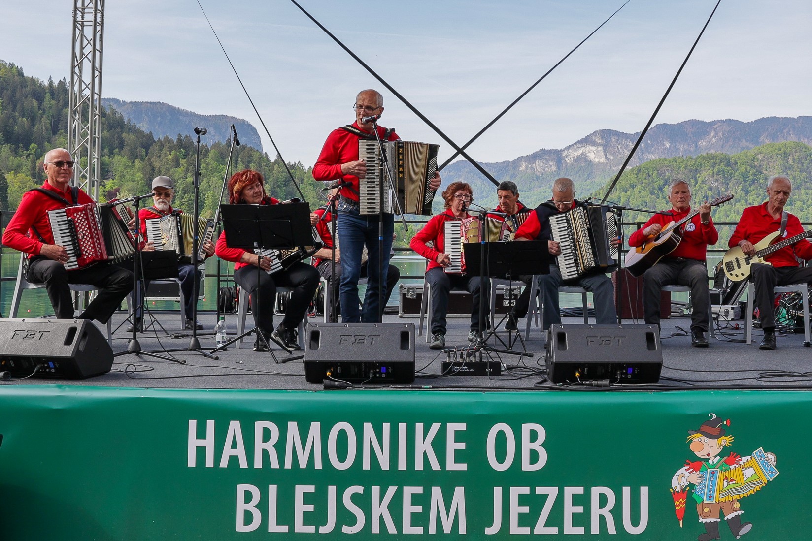 7. Srečanje harmonikaric in harmonikarjev ob Blejskem jezeru | Občina ...