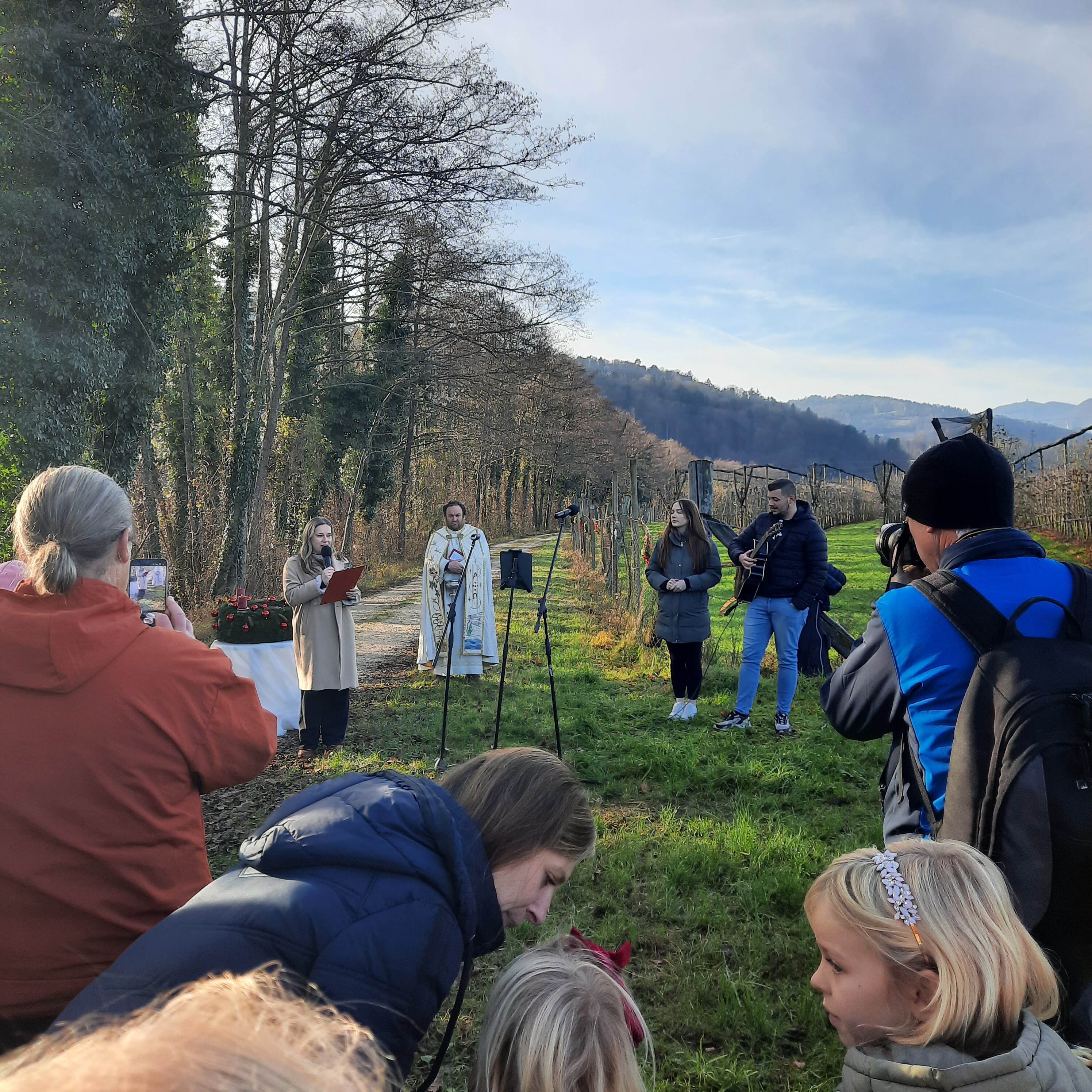 Vencember se je s pomenljivim programom in čudovito razstavo tudi ...