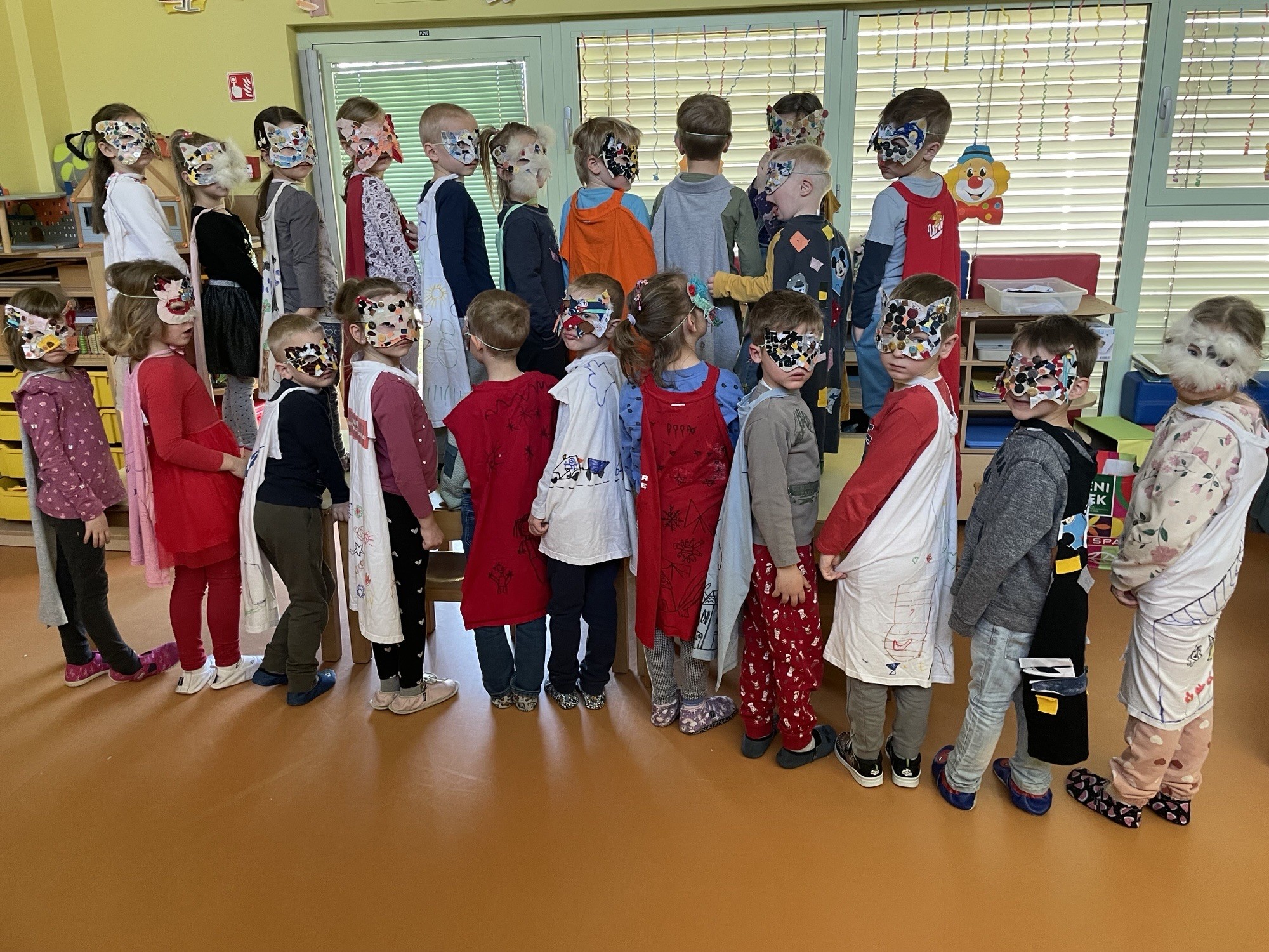 Junaška ogrinjala in maske iz odpadnega blaga | Občina Trebnje ...