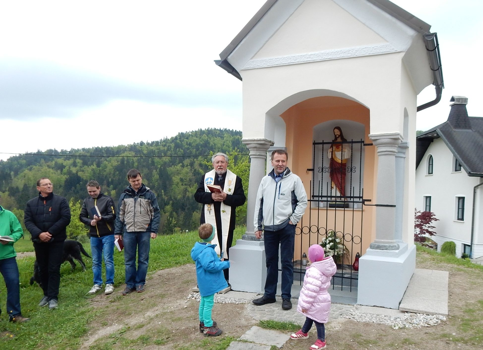 Blagoslov prenovljene kapelice | Občina Dobrova-Polhov Gradec | MojaObčina.si