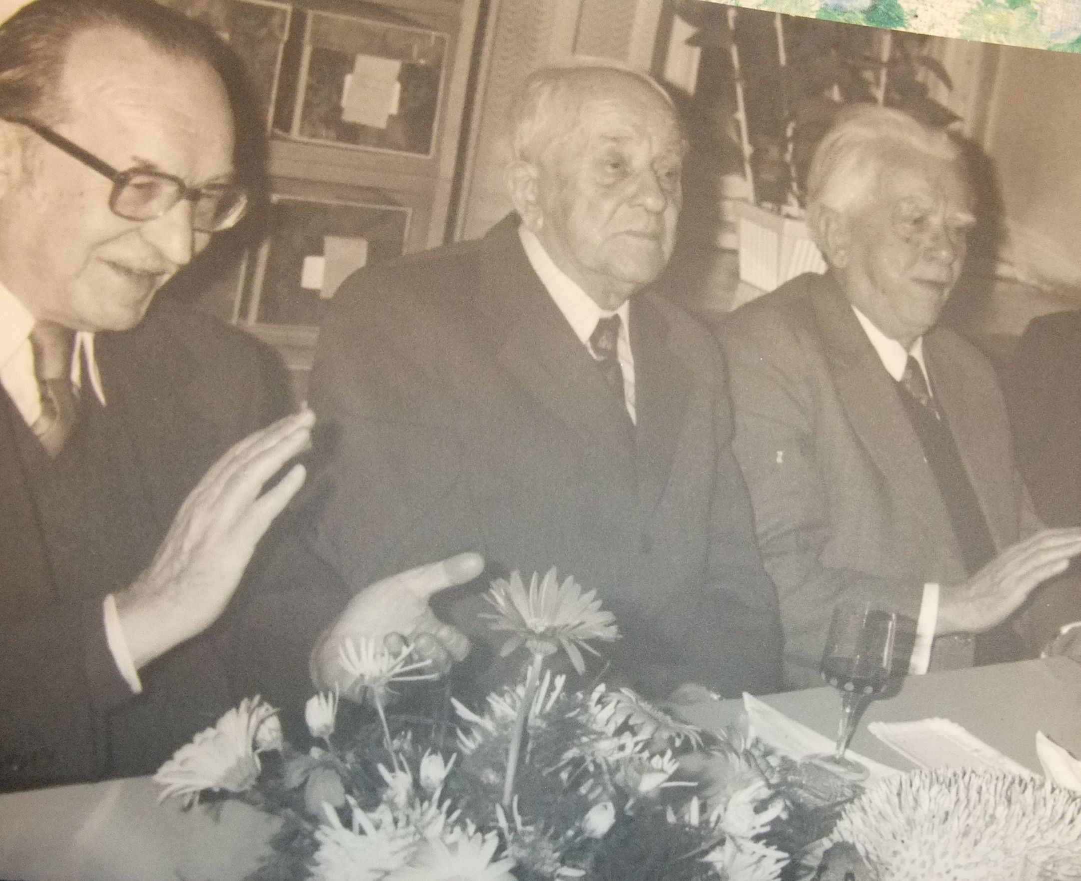 V Polhovem Gradcu je bil rojen jezikoslovec akademik dr. Anton Bajec ...