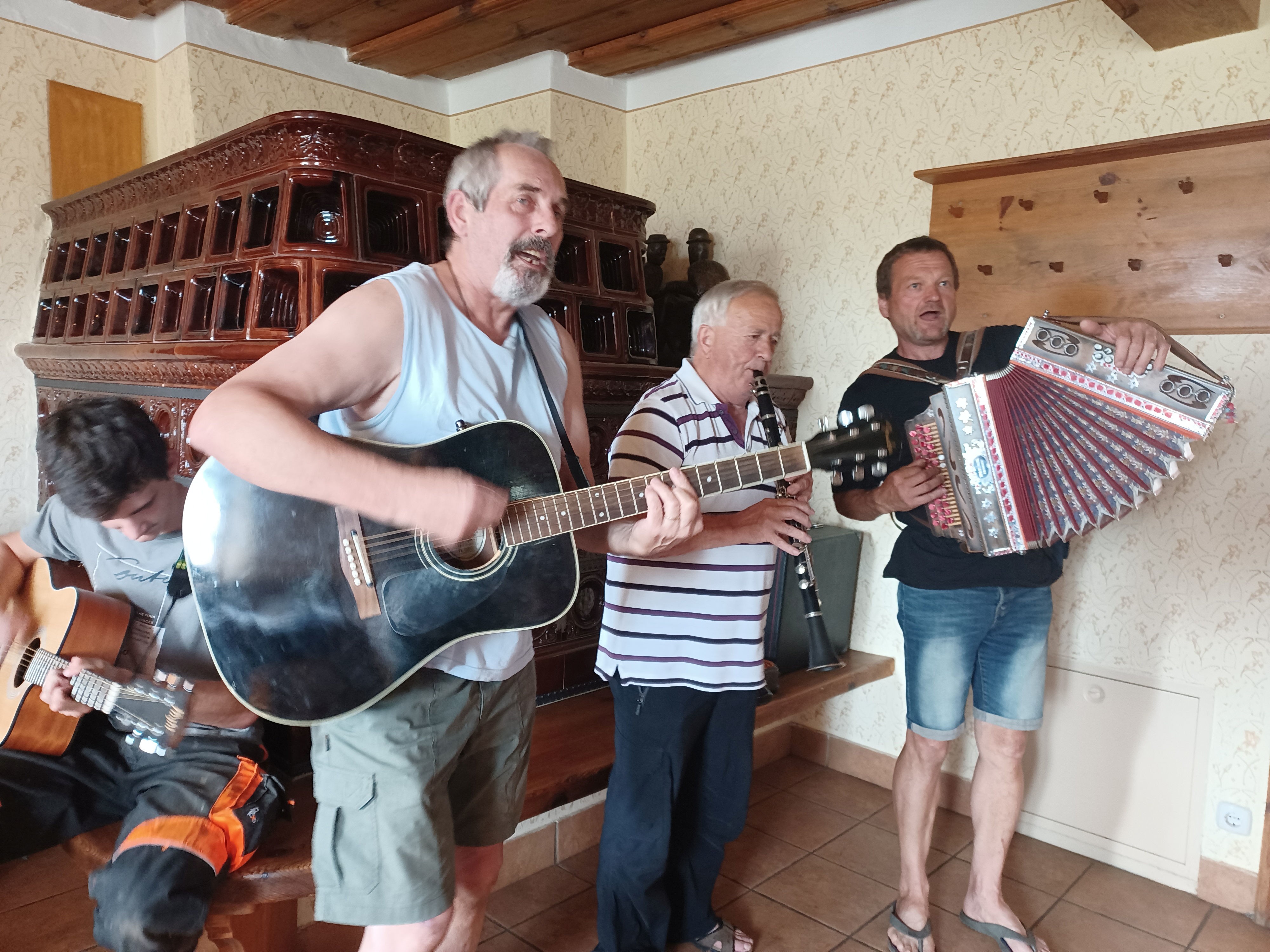 Naše poletno srečanje pod Grmado | Občina Dobrova-Polhov Gradec ...