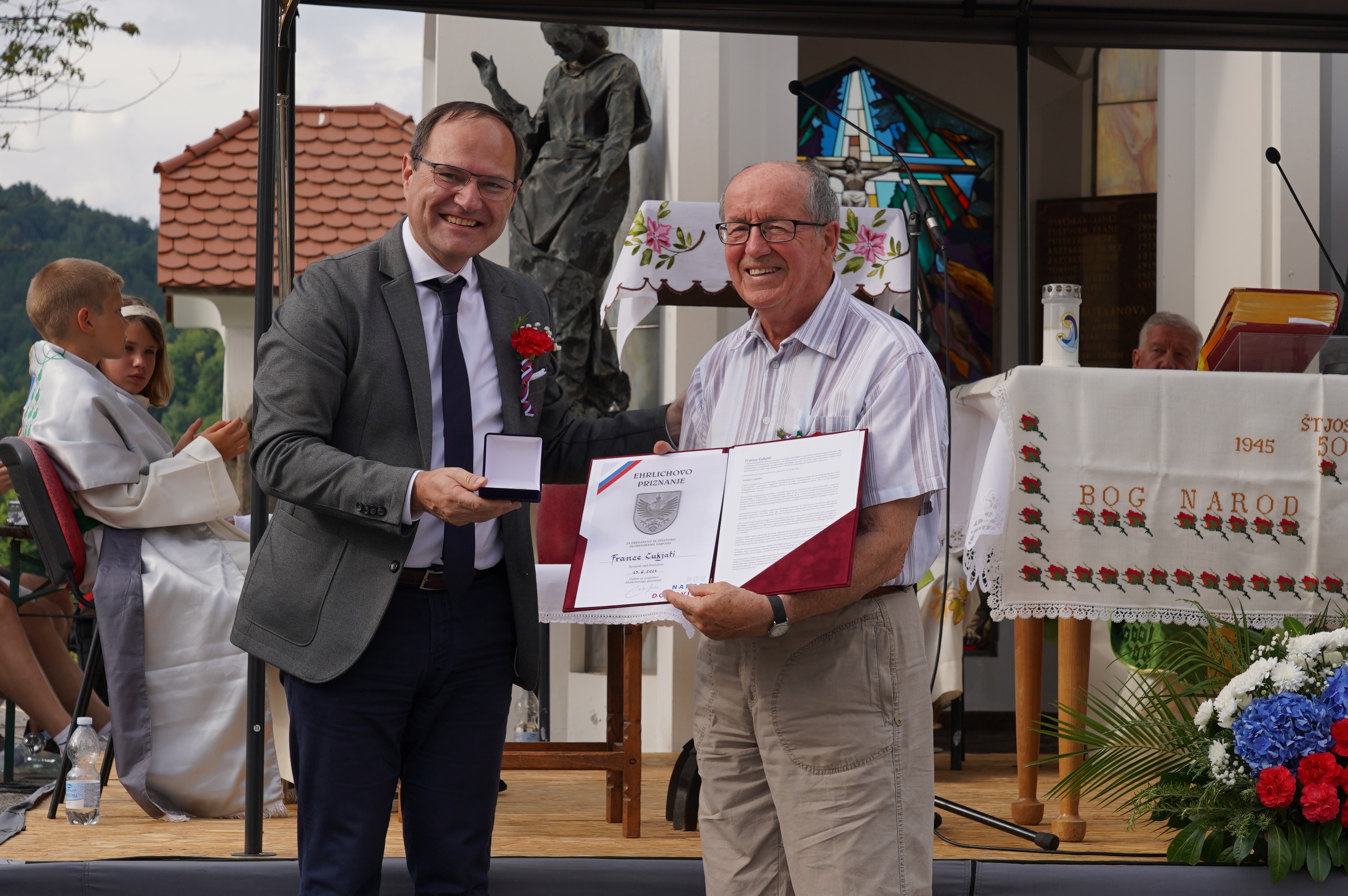 Spominska slovesnost ob Kapeli mučencev v Šentjoštu | Občina Dobrova-Polhov Gradec | MojaObčina.si