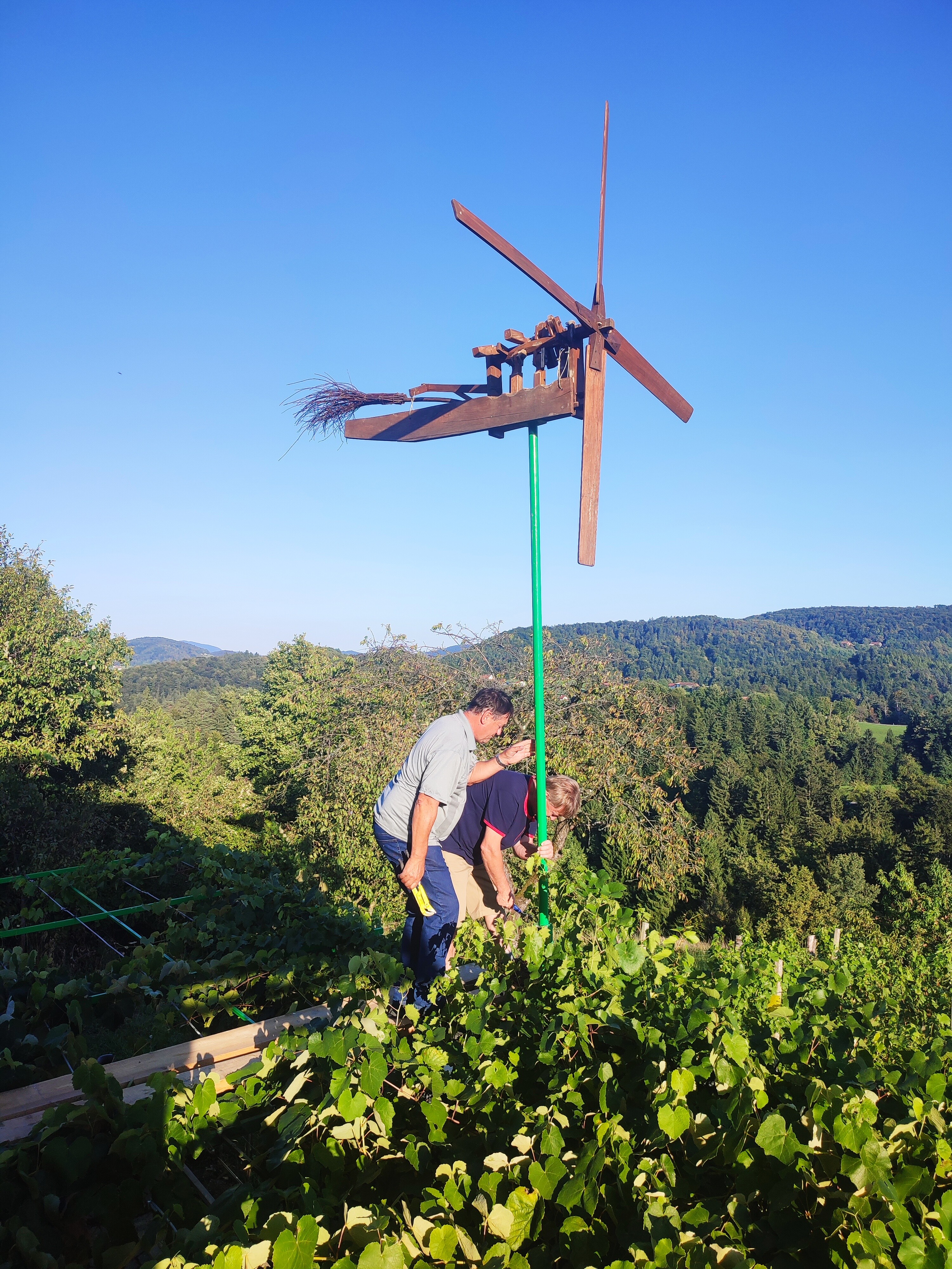 V Andražu nad Polzelo postavljen klopotec | Občina Polzela | MojaObčina.si