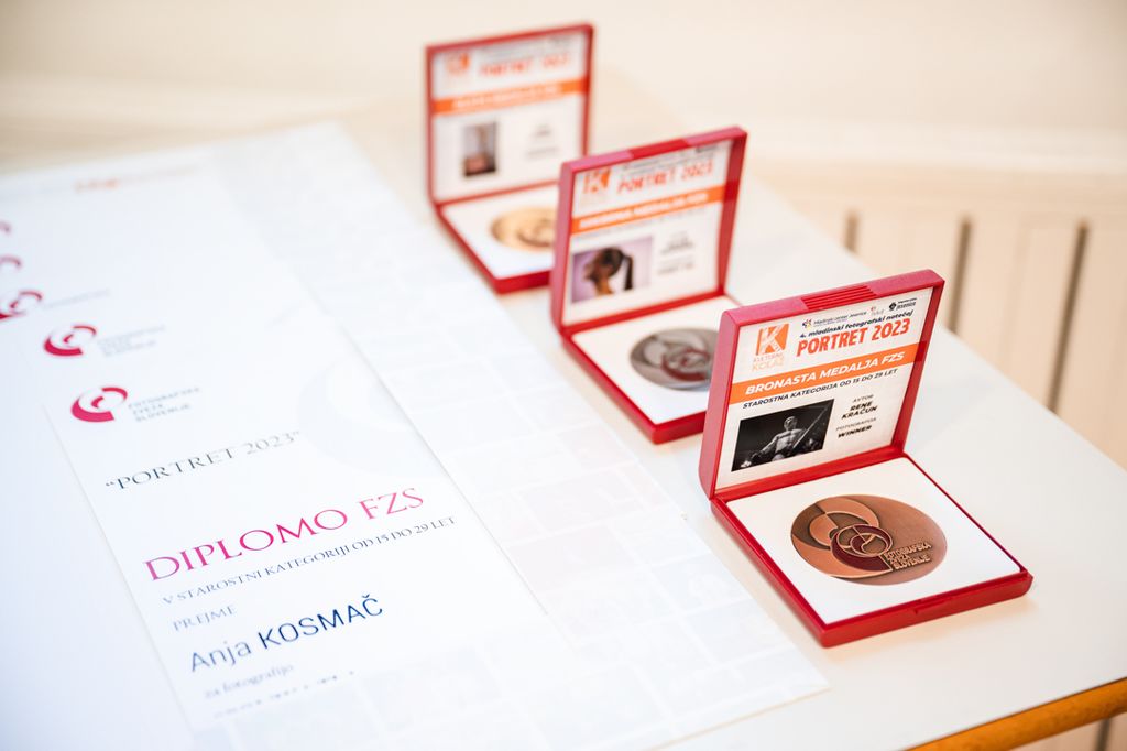 RAZSTAVA: 4. mladinski fotografski natečaj PORTRET 2023 | Občina Jesenice | MojaObčina.si