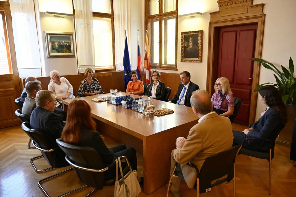 Tradicionalni sprejem predstavnikov Univerze v Novem mestu in novomeških visokošolskih zavodov ...