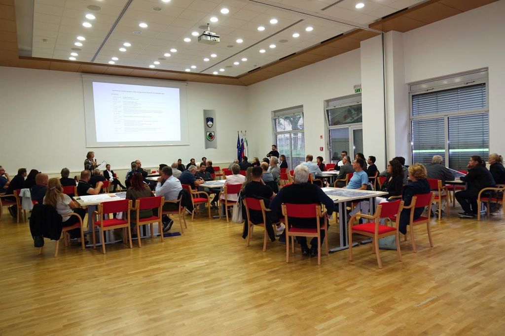 Delavnica o analizi stanja in viziji prostorskega razvoja mesta Grosuplje in Šmarja - Sapa ...