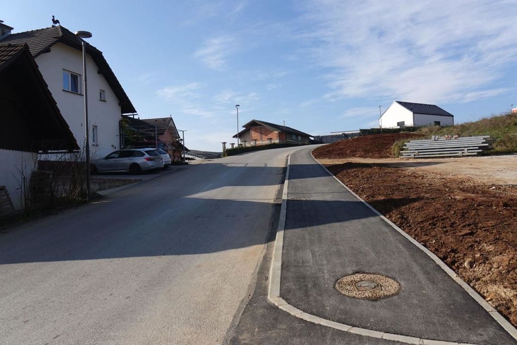 Gradnja novega javnega vodovoda proti zdravstvenemu domu in sočasna obnova kanalizacije ...