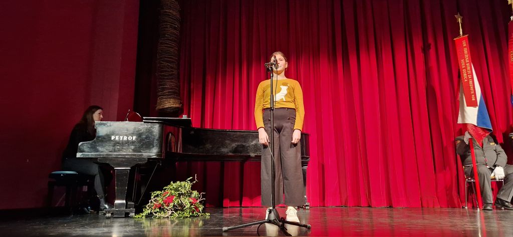 Spominska slovesnost ob 79-letnici usmrtitve talcev ob visečem mostu v Desklah | Občina Kanal ob ...