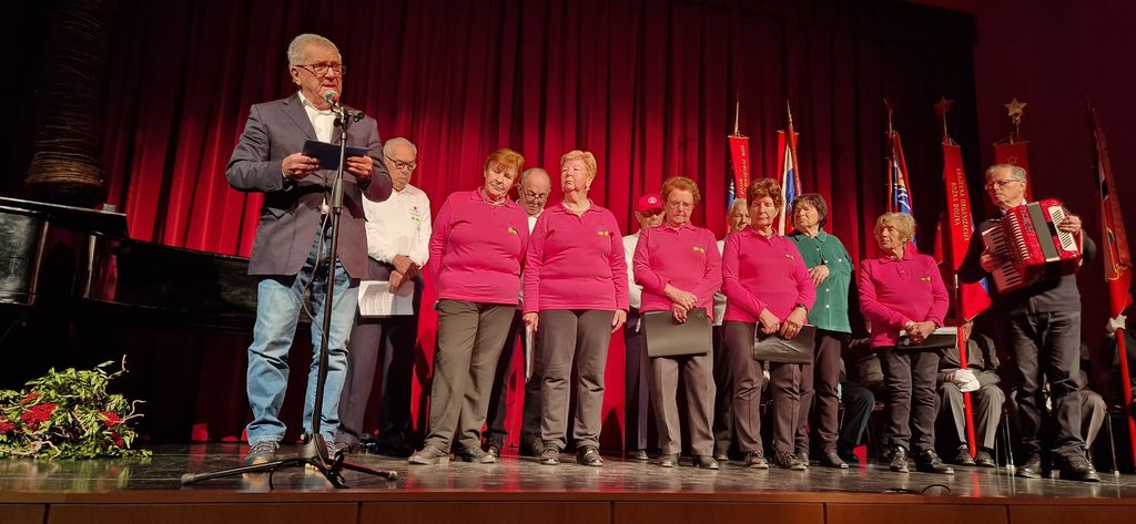 Spominska slovesnost ob 79-letnici usmrtitve talcev ob visečem mostu v Desklah | Občina Kanal ob ...