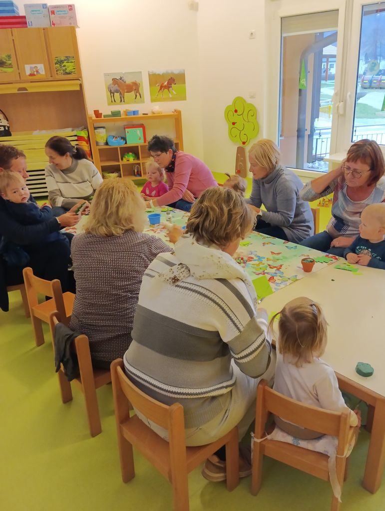 Stari starši so obiskali naš vrtec | Občina Horjul | MojaObčina.si