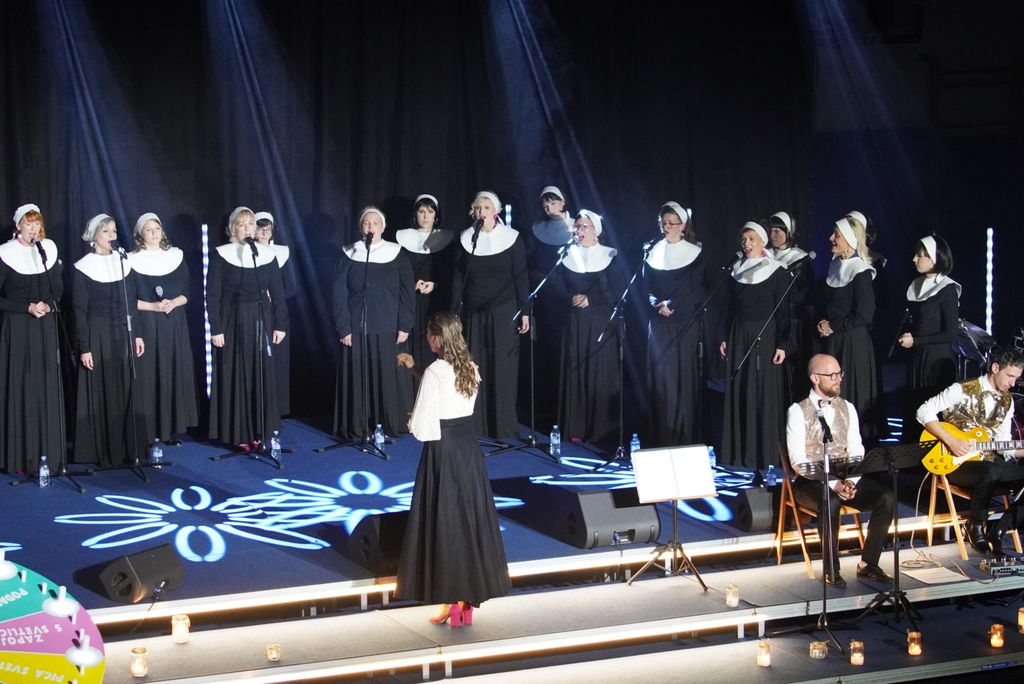 Koncert ob 10. obletnici vokalne zasedbe Svetlice | Občina Dobrova-Polhov Gradec | MojaObčina.si