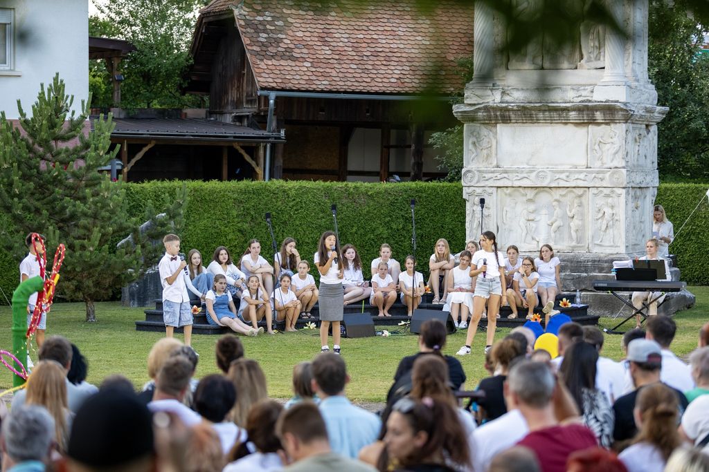 Čudovita predstava v Rimski nekropoli SLEDI DOMIŠLJIJE | Občina Žalec | MojaObčina.si