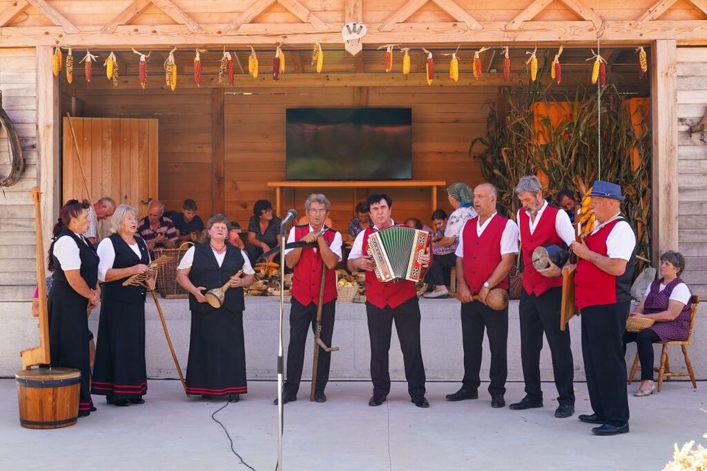 10. koncert ob ličkanju koruze na Trebelnem | Občina Mokronog-Trebelno | MojaObčina.si