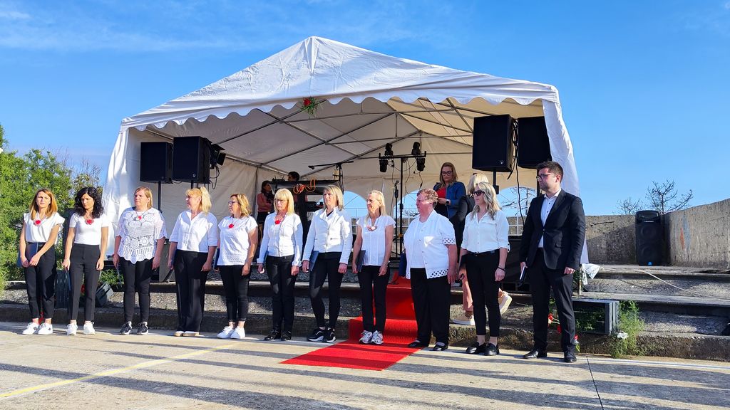 Spominska slovesnost ob 80-letnici požiga vasi Sela na Krasu ˝V ognju se je rodila svoboda ...