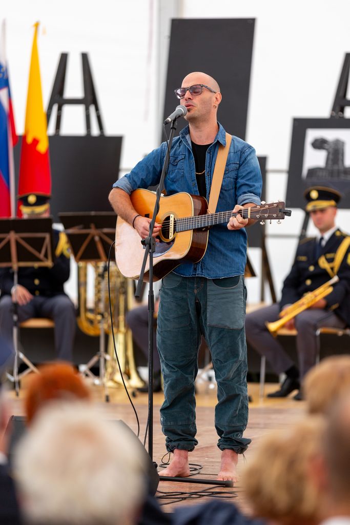 VSESLOVENSKO ZBOROVANJE ZA MIR NA CERJU V DUHU MEDGENERACIJSKEGA SODELOVANJA | Občina Miren ...