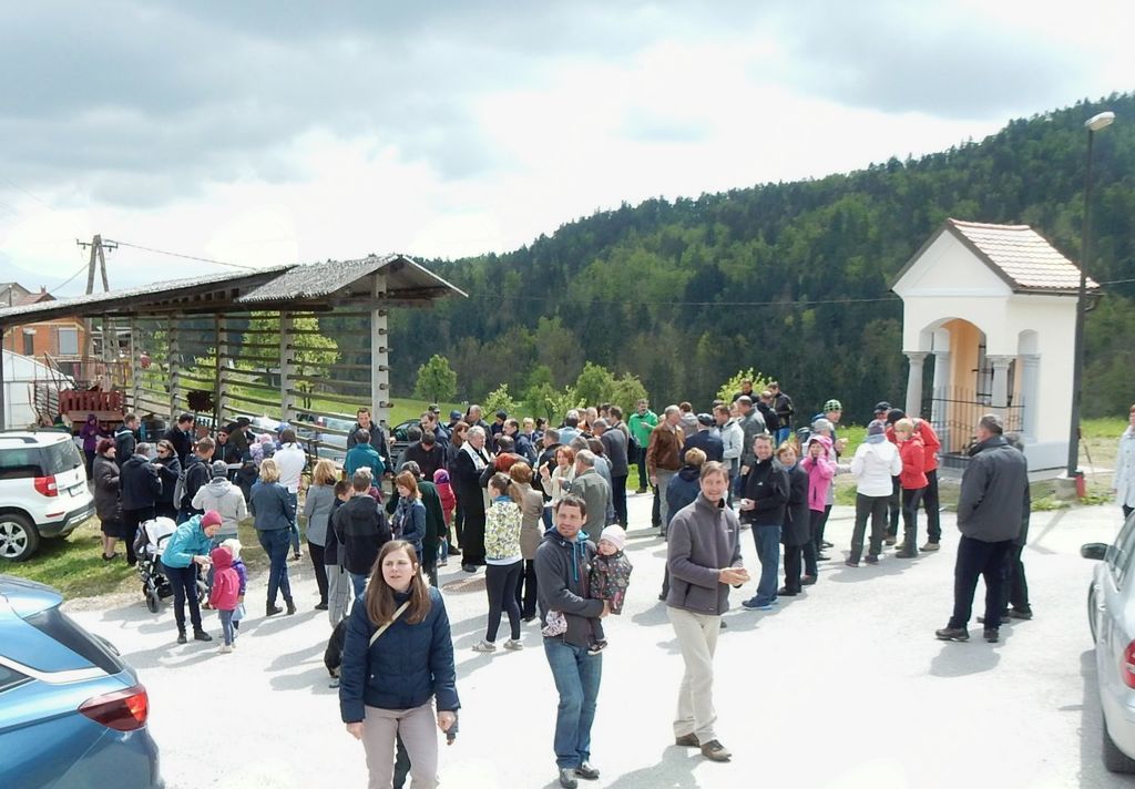 Blagoslov prenovljene kapelice | Občina Dobrova-Polhov Gradec | MojaObčina.si