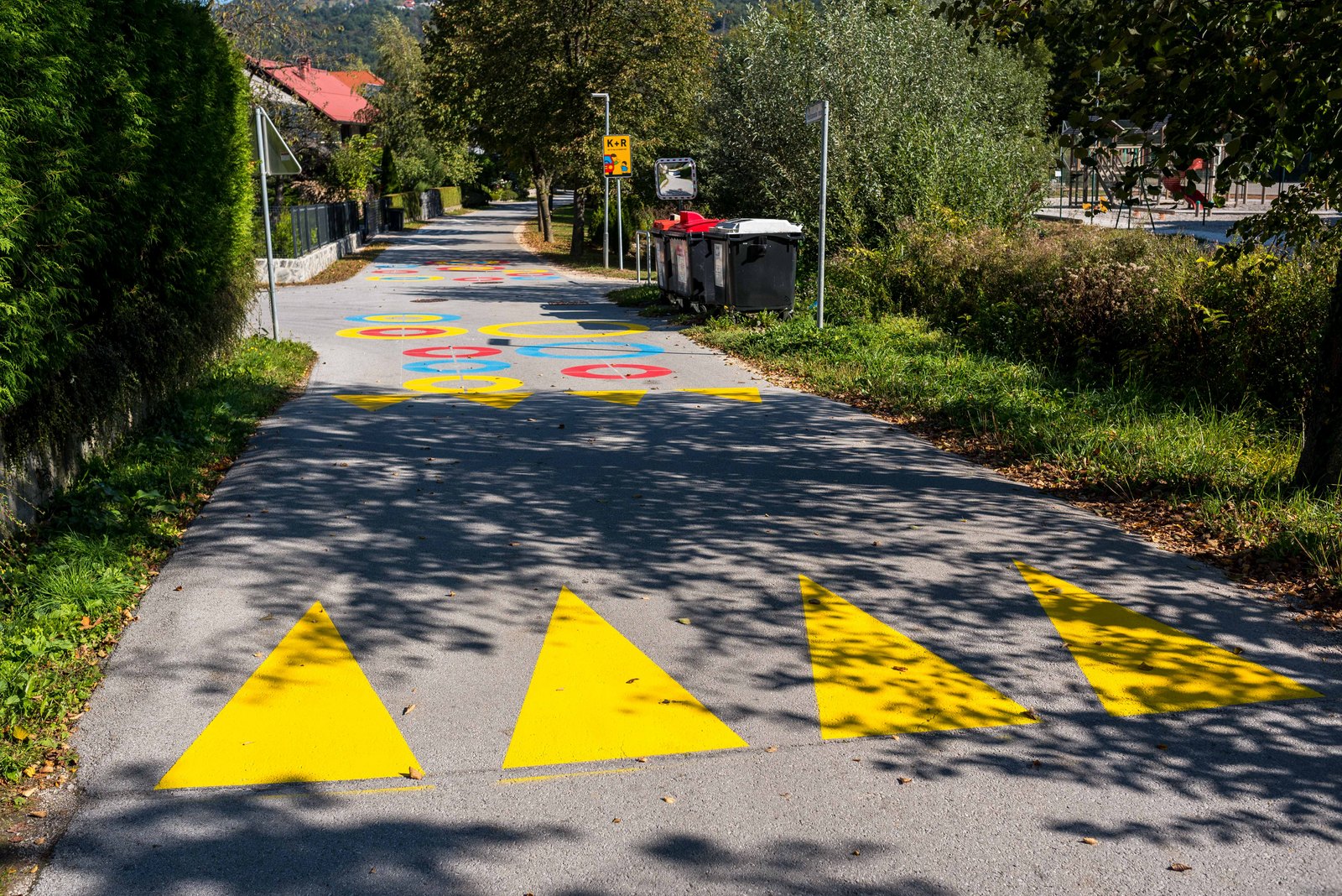 Arhitekturno oblikovane talne označbe za varnost otrok pri Podružnični ...