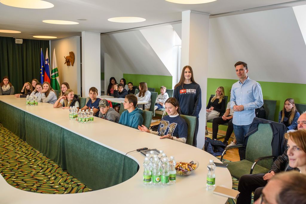 Sprejem učencev izmenjave iz pobratene občine Hirschaid | Občina ...