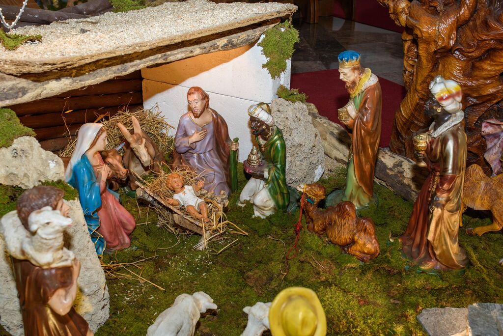 V ivanški župnijski cerkvi ustvarili domače »slovenske« jaslice ...