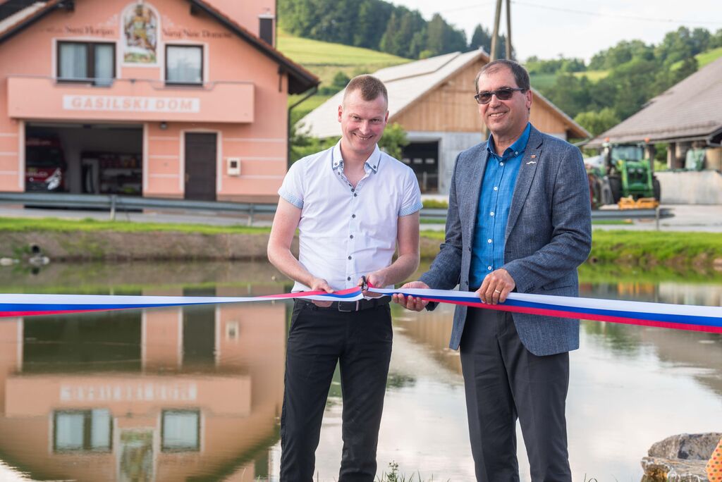 Hrastov Dol z obnovljeno lužo ponovno ena najlepših vasi v Sloveniji ...