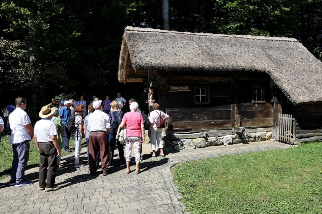 Romarska agencija Aritours 30-letnico delovanja obeležila v naši občini | Občina Ivančna Gorica ...