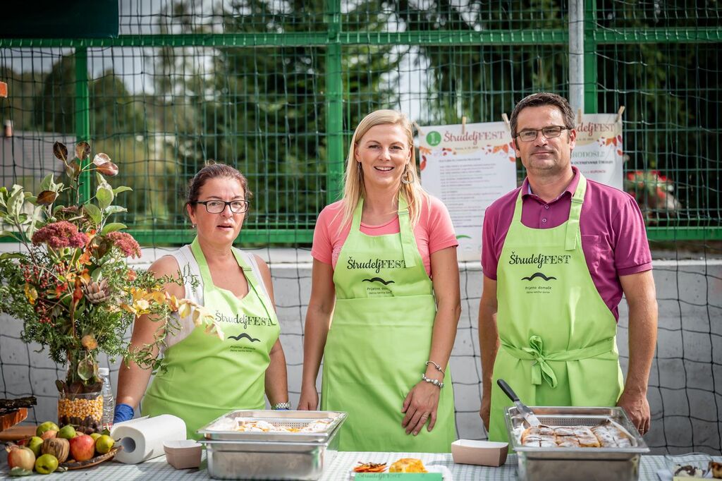 FOTO: Prvi ŠtrudeljFEST v Stični - še znamo stopiti skupaj! | Občina ...