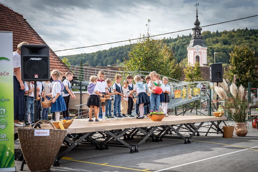 FOTO: Prvi ŠtrudeljFEST v Stični - še znamo stopiti skupaj! | Občina ...