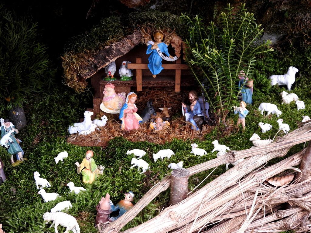 Letos jaslice ob poti iz Poženika na Šenturško Goro postavilo rekordnih 100 pohodnikov | Občina ...