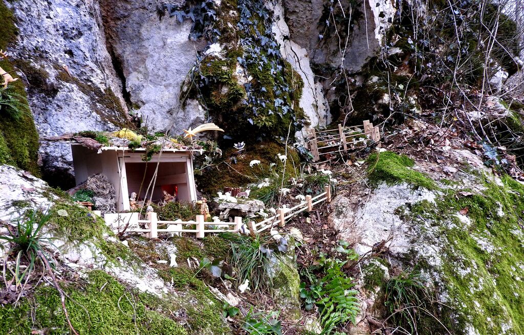 Letos jaslice ob poti iz Poženika na Šenturško Goro postavilo rekordnih 100 pohodnikov | Občina ...