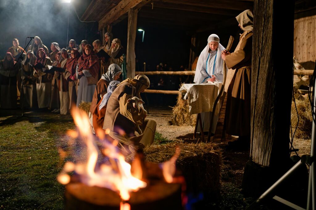 Žive jaslice na samostanskem vrtu | Občina Cerklje na Gorenjskem | MojaObčina.si
