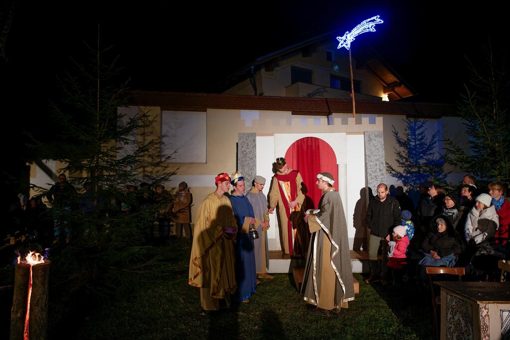Žive jaslice na samostanskem vrtu | Občina Cerklje na Gorenjskem | MojaObčina.si