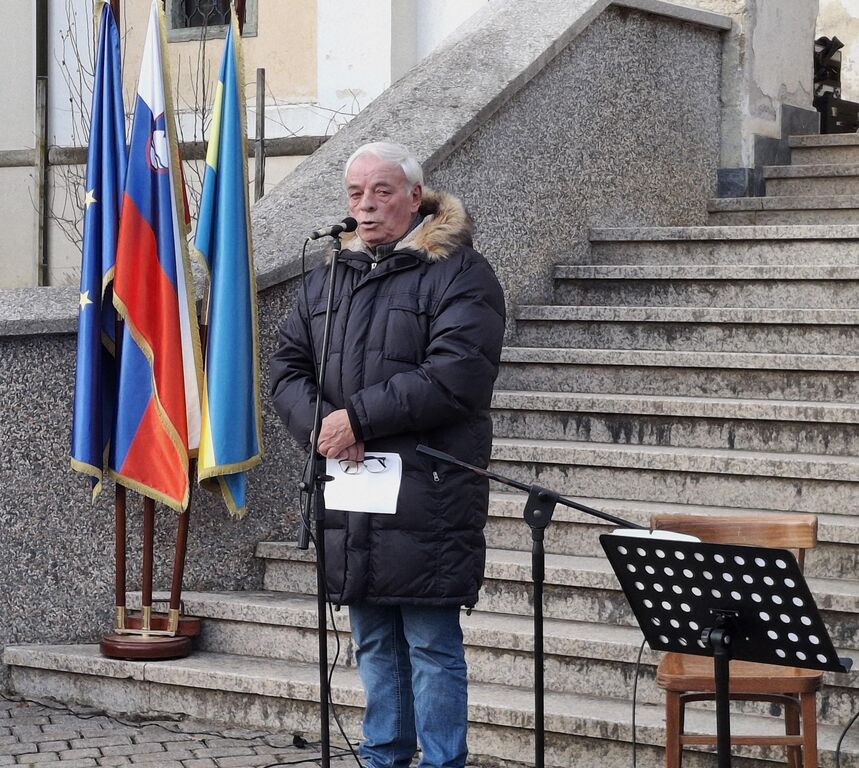 V Adergasu slovesno ob odprtju obnovljenih parkirišč, cest in parka ...