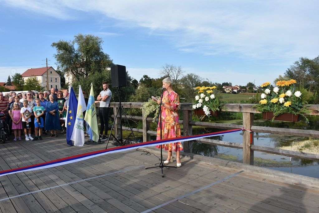 Svečano odprtje lesenega mostu in obeležitev krajevnega praznika v Cerkljah ob Krki | Občina ...