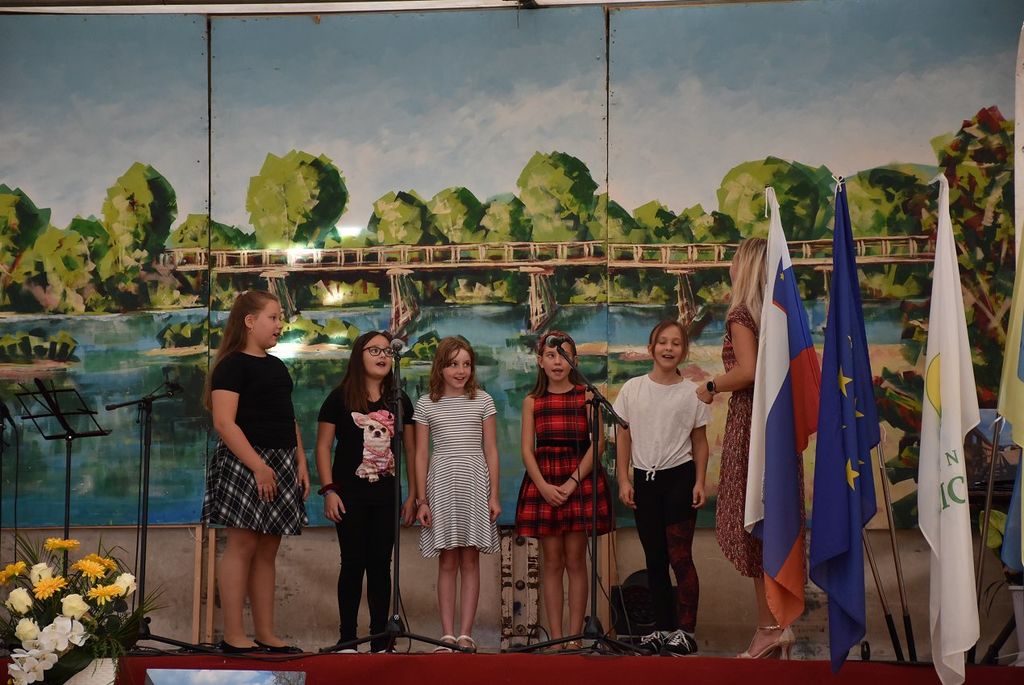 Svečano odprtje lesenega mostu in obeležitev krajevnega praznika v Cerkljah ob Krki | Občina ...